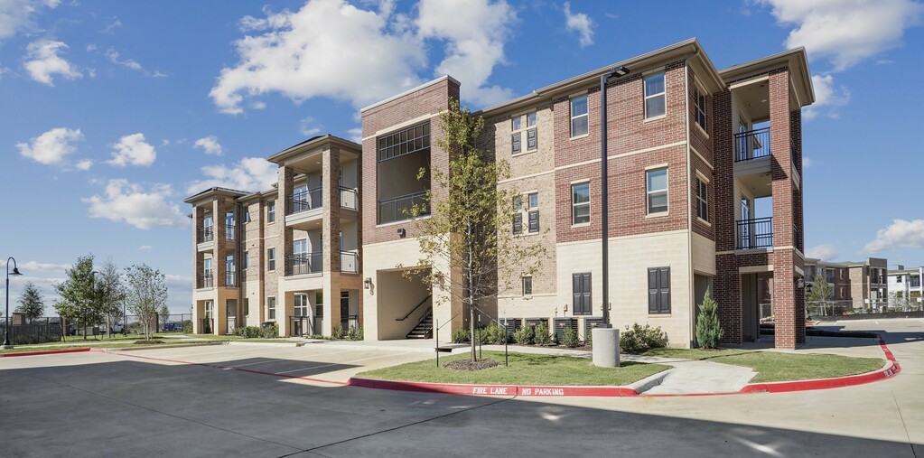 Apartments in Prosper, TX | Lakeview at the Gates of Prosper